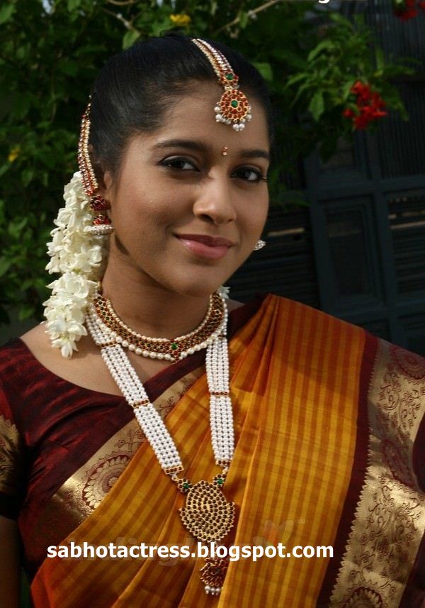 Bhavana Actress Hot: Rashmi Gautam Hot Navel And Armpit Show in Saree ...