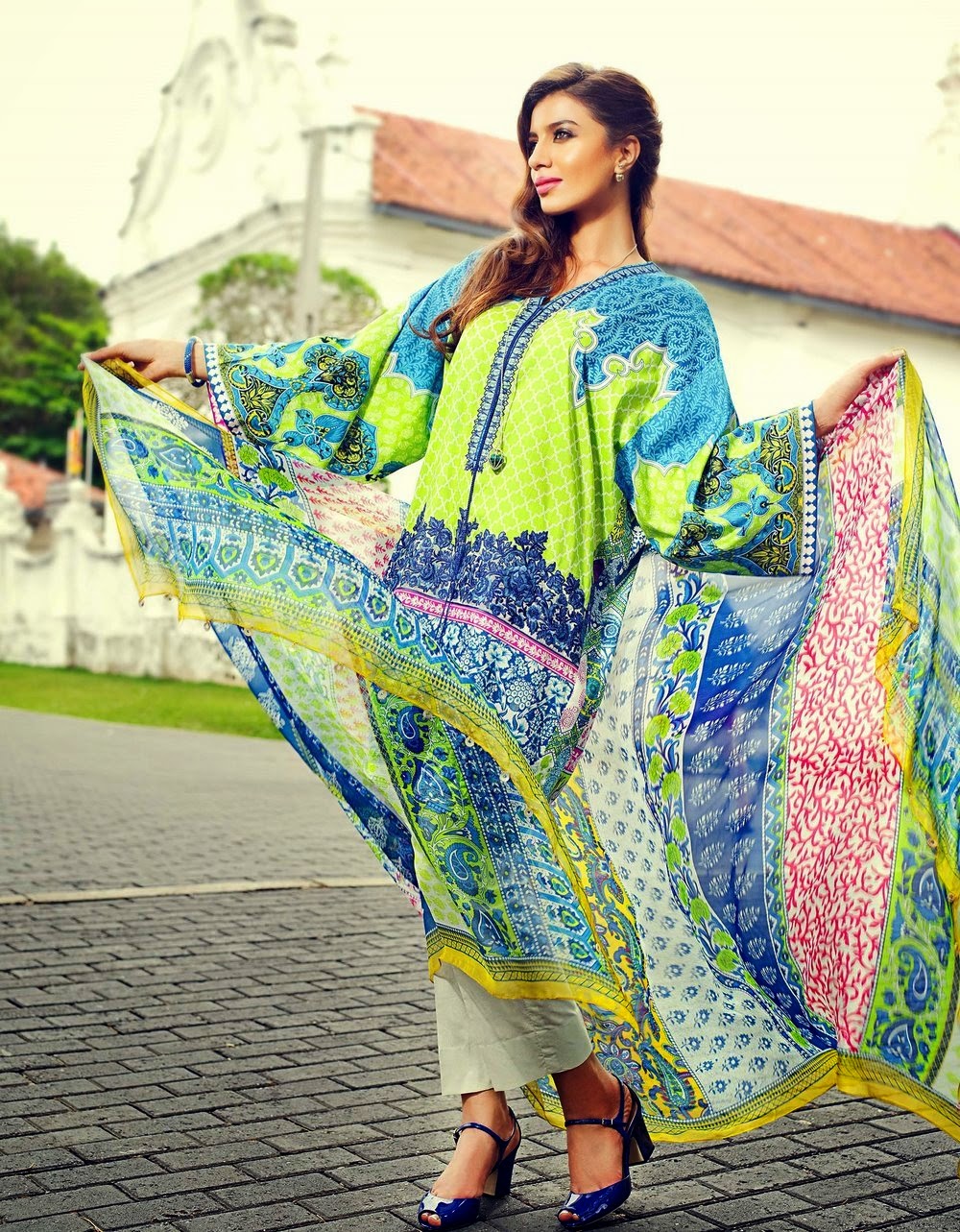 Long frocks | Pakistani Dresses | Mehndi Designs