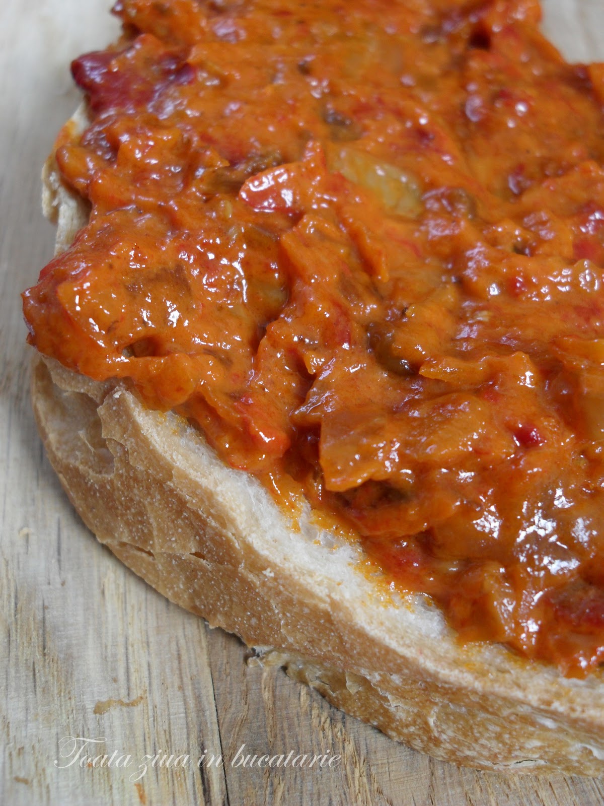 Toata ziua in bucatarie: Zacusca de vinete cu hribi