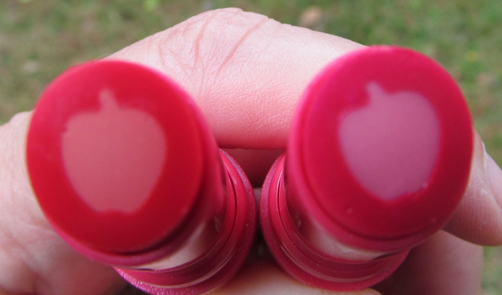 Bon Vivant Beauty: NYC Applelicious Glossy Lip Balms