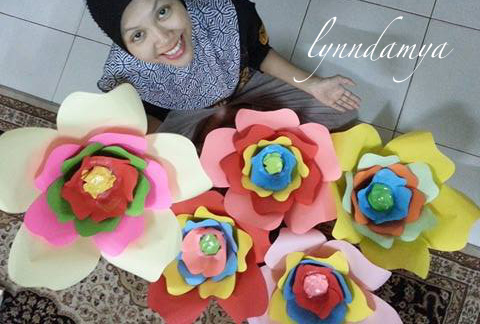 Kawasan Lynn Damya: DIY Bunga Besar-besar Sebagai Hiasan Backdrop