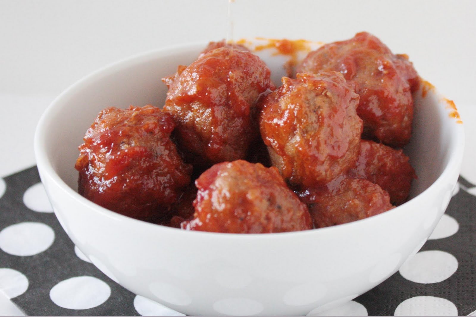 Momma Hen's Kitchen: Drunken Meatballs