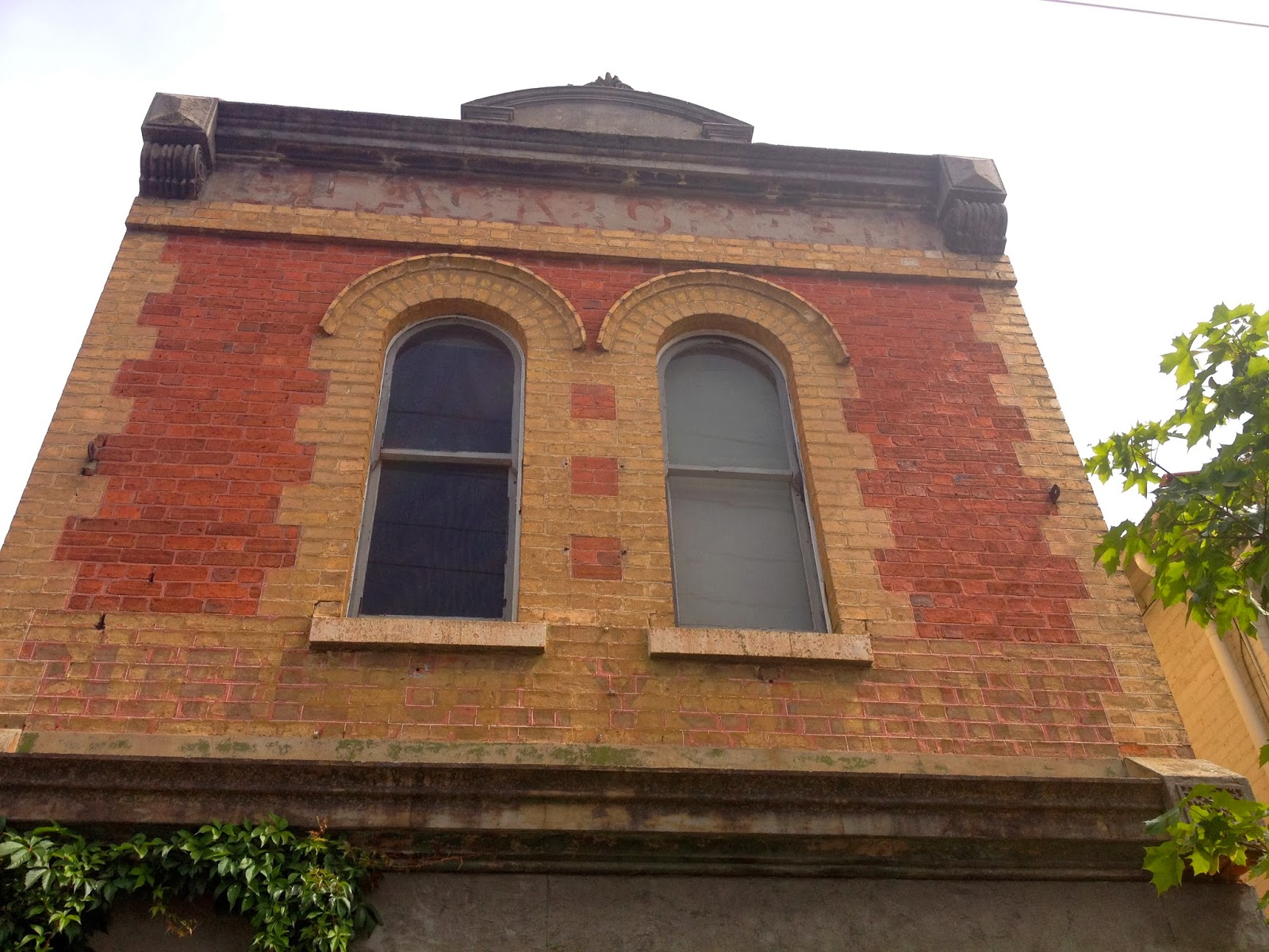 Finding the radio book: A big collection of Melbourne ghost signs ...