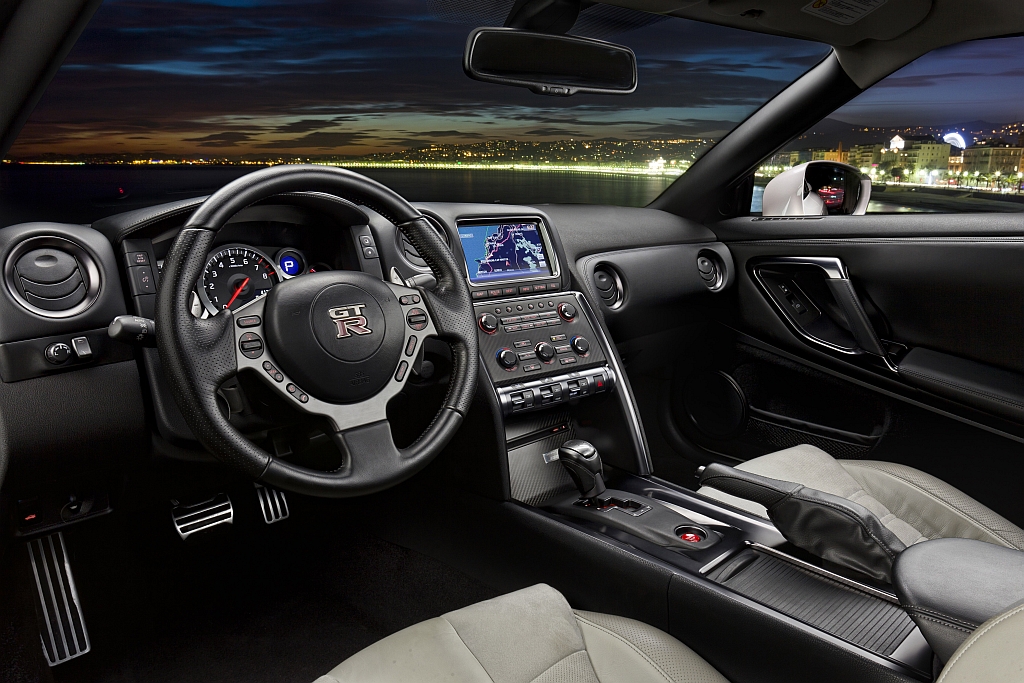 APRESENTAÇÃO: Nissan GT-R “Track Pack”, 550 cv e menos de 3 segundos ...