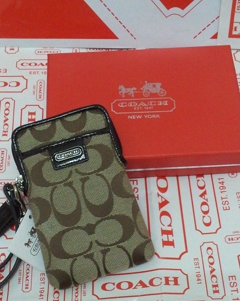 MAD FOR COACH: Coach Signature Universal Cell Phone Case (62800B)