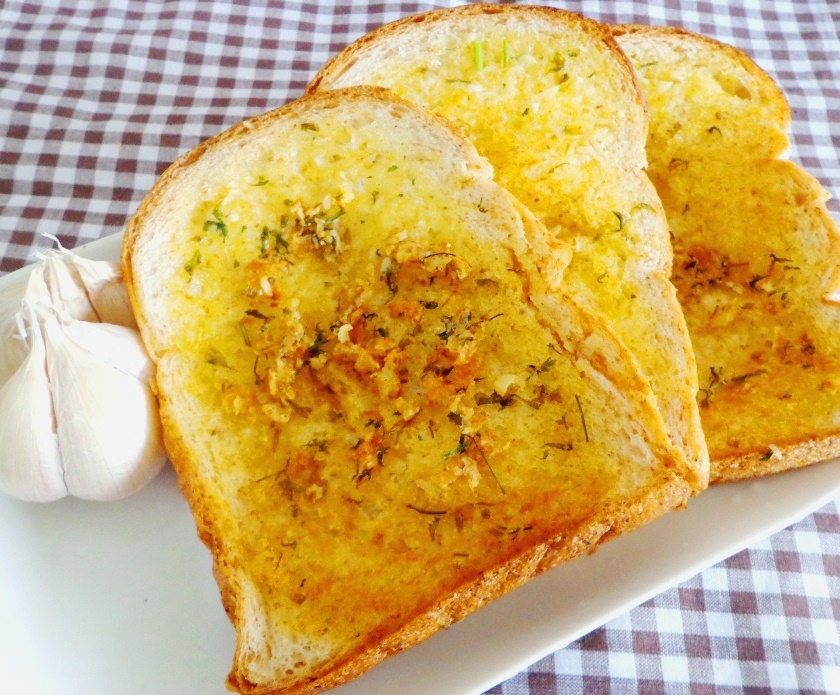 LIGHT BITEZ: Homemade Garlic Bread Toast - Smells Great Breath!