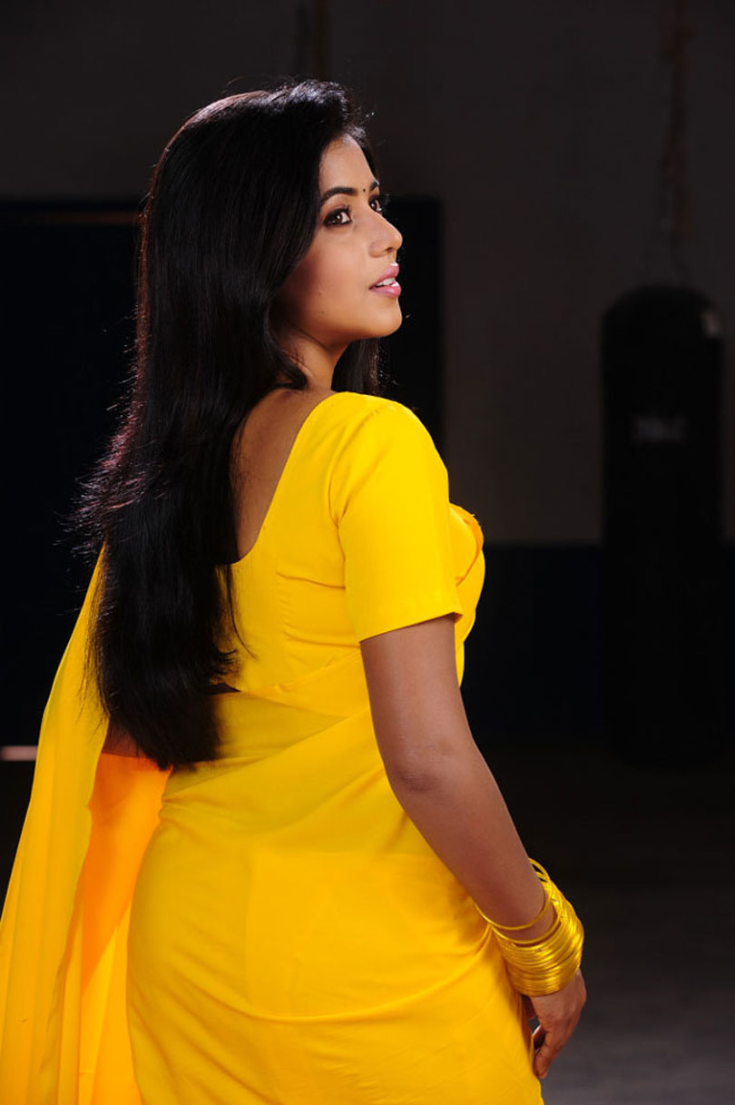 HD PHOTOS OF ACTRESS POORNA - ACTRESS POORNA'S BACK SIDE VIEW BEST ...