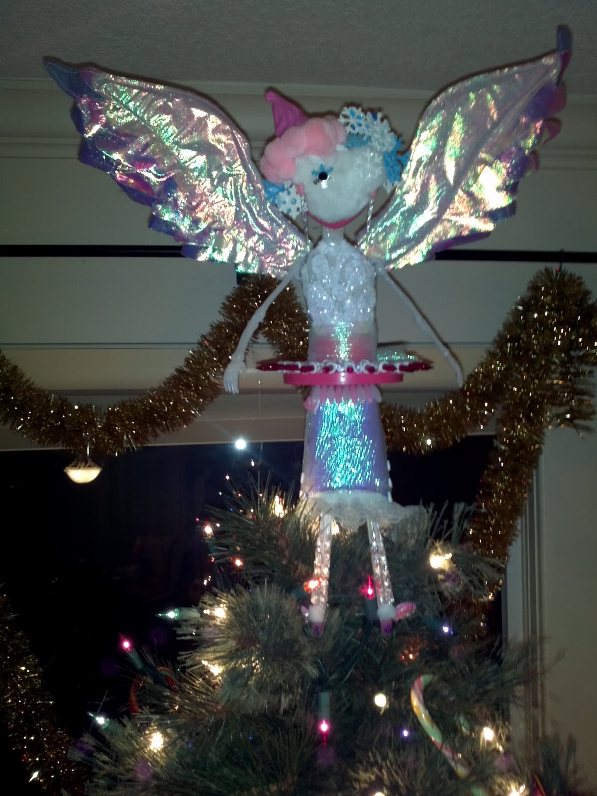 Plastizine Dream: White Trash Angel Tutu Teaches U 2 DO Furreal Y0!