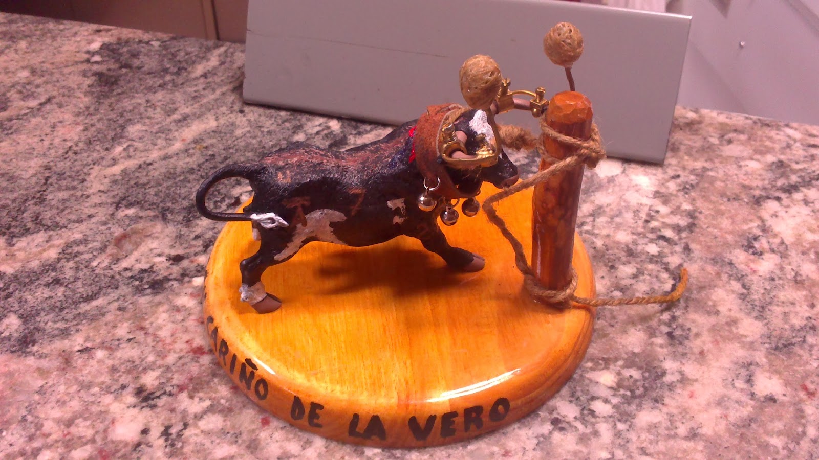 Artesania Taurina La Vila: TORO EMBOLADO COMPLETO Preció: 25€