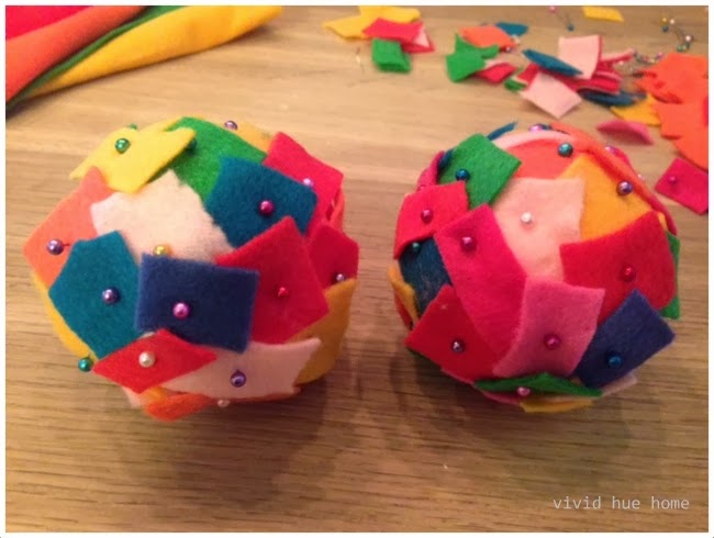 Vivid Hue Home: DIY Felt Ornament in 10 Minutes