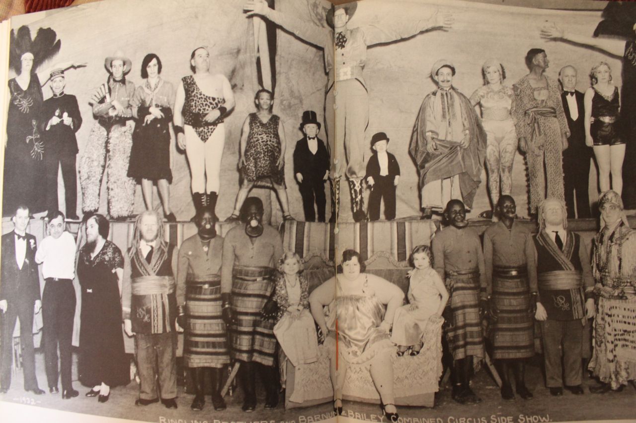 identical eye: Pictorial History of the American Circus