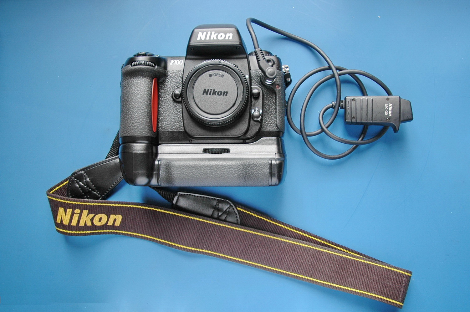 .: Professional Film SLR NIKON F100 c/w MB-15 Battery Pack & Remote ...