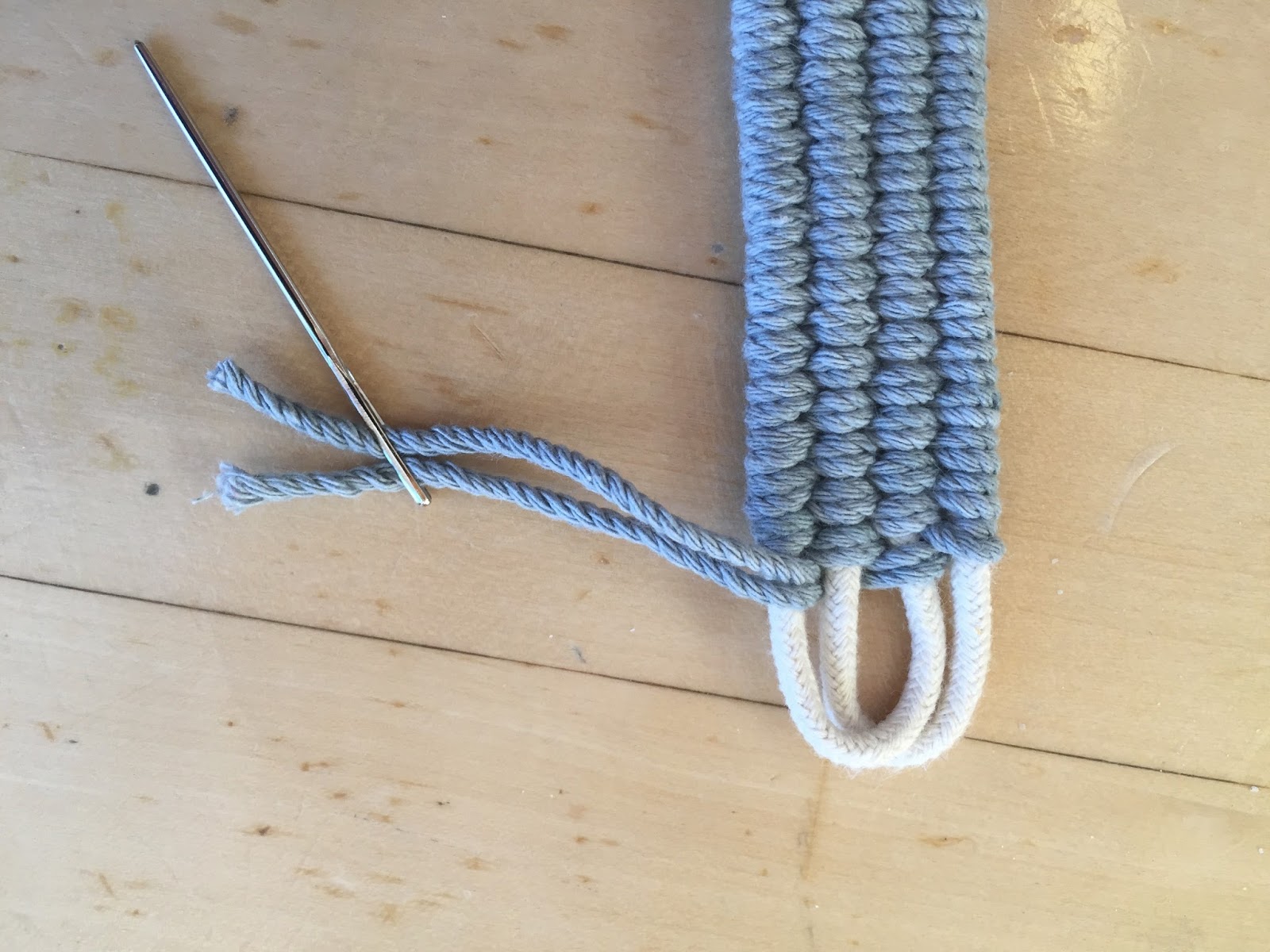 Knots and fiber bracelets: Securing the loop end weft - String weave ...