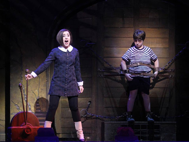 El Espectador Crítico de Teatro Musical: Crítica de "Los Locos Addams ...