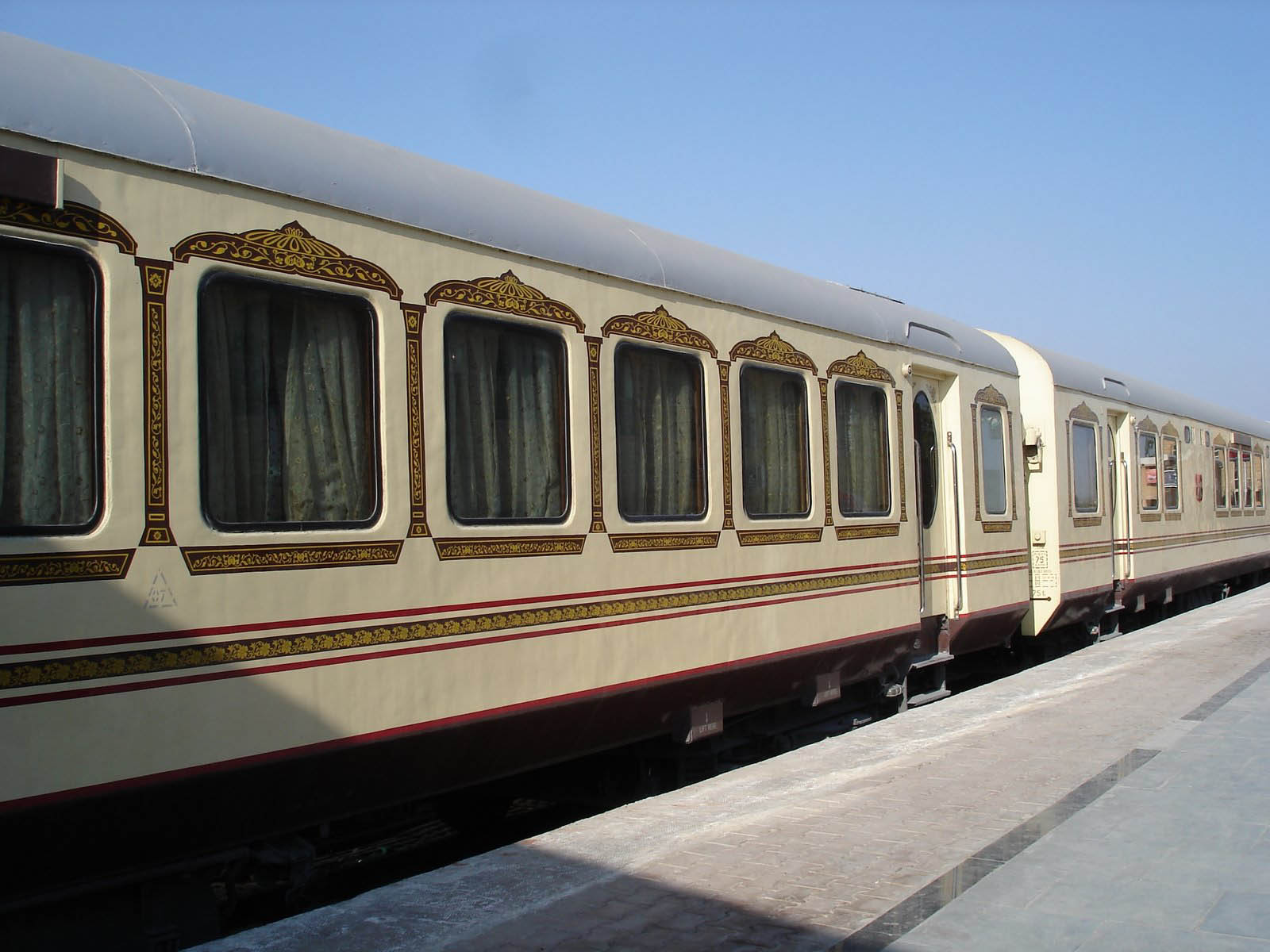 Luxury Trains in India offering royal Rail Journeys | Luxury Train Travel