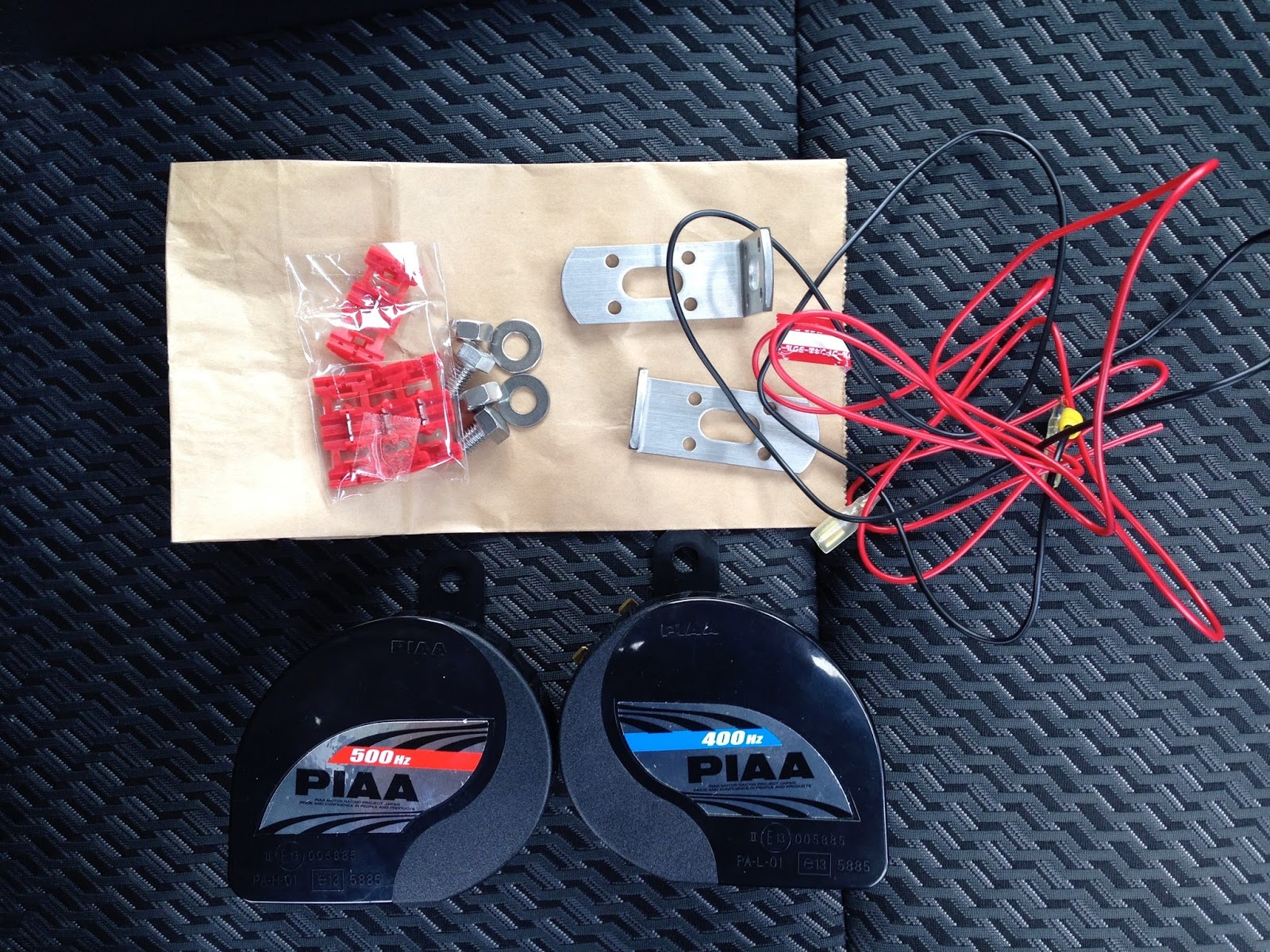 Drive on the Wild Side: PIAA スレンダーホーン HO-12