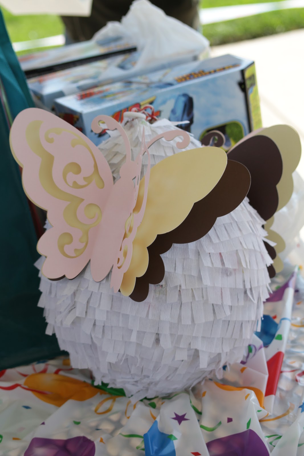 Kelly's Memory Craft: Handmade Pinata for My Daughter's 3rd Birthday Party