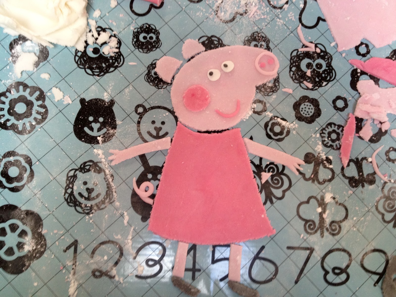 Profumo di cose buone: Pan di spagna farcito con...Peppa Pig!