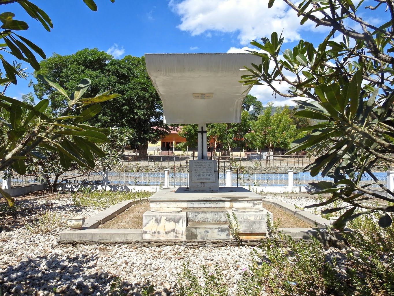 TRAVEL WITH US: TIMOR LESTE - TIMOR LOROSAE - EAST TIMOR