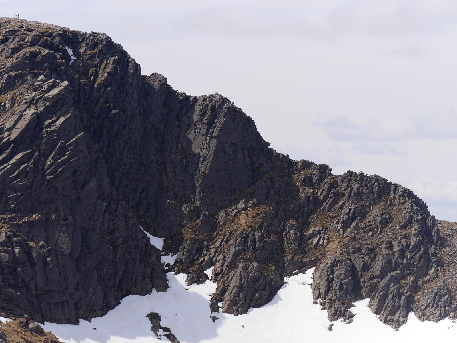 TARMACHAN MOUNTAINEERING: SUMMER ARRIVES IN THE CAIRNGORMS