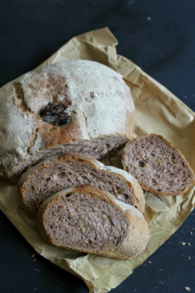 Merry Tummy: Red Wine Walnut Bread, No Knead Bread