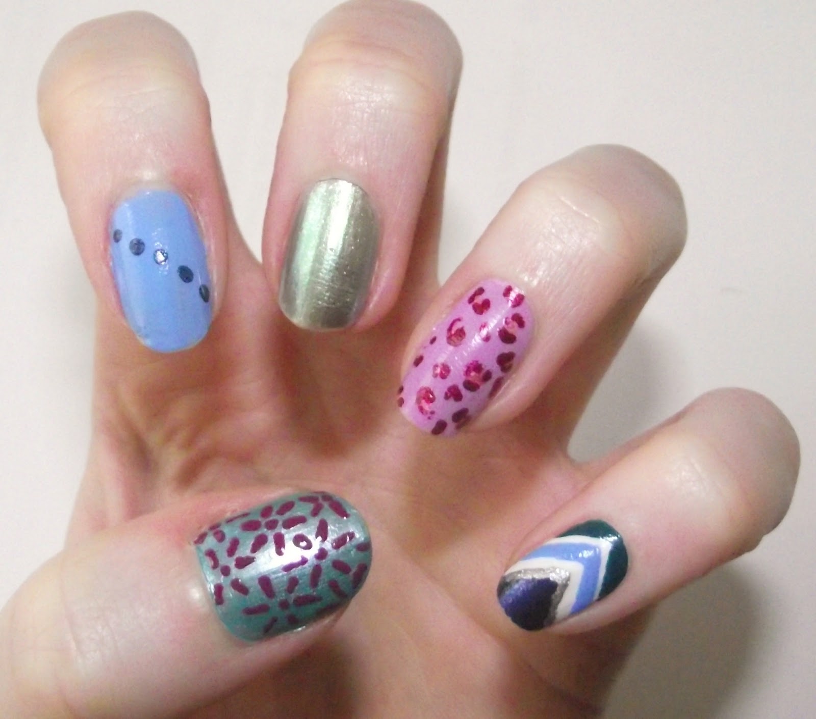 About a Nail: Mismatch nails!