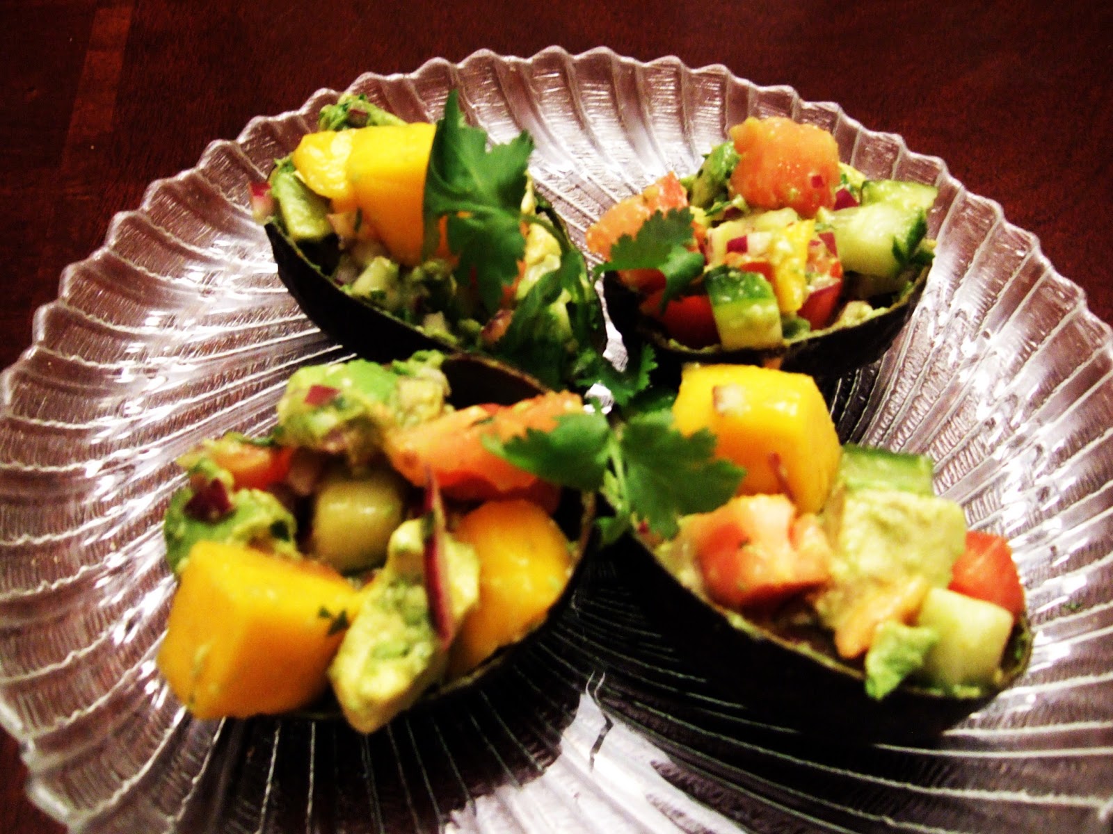 Raw Recipes: AVOCADO MANGO SALSA BOATS!