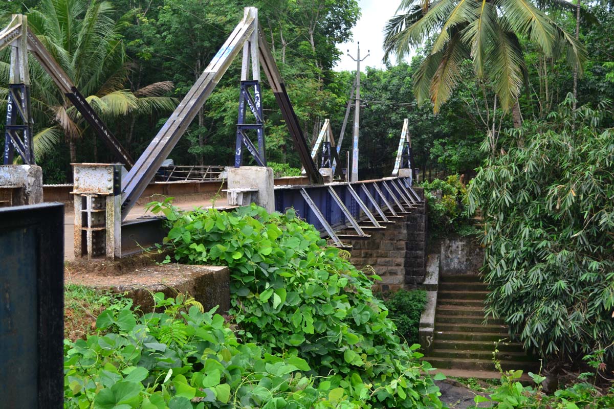 Venesh a v: Thaloopadam-Mooply,Chokkana estate-Vellikulanagara travelling.