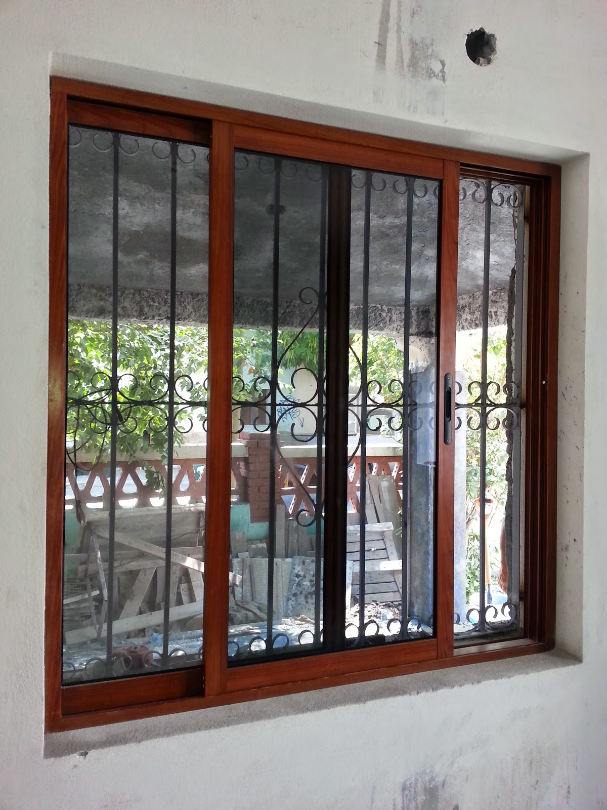 PERSIANAS ALUMINIO Y VIDRIO: VENTANA DE 3" EN ACABADO MADERA DE CUPRUM