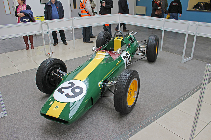 Automobiliart.com: The Lotus 25