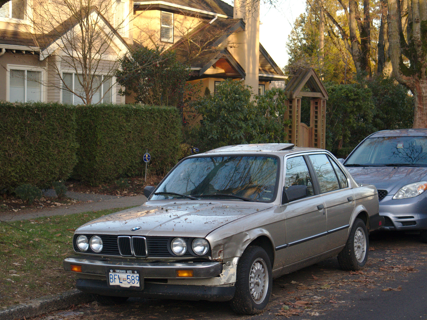 Old Parked Cars Vancouver: 1985 BMW 325e