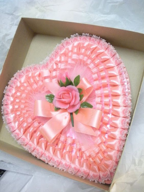 My Paisley World: Frilly, Vintage Heart-Shaped Valentine Candy Boxes