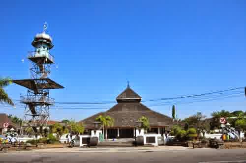 FIND YOUR DESTINATION IN HERE: Masjid Agung Demak dan Makam Sunan Kalijaga