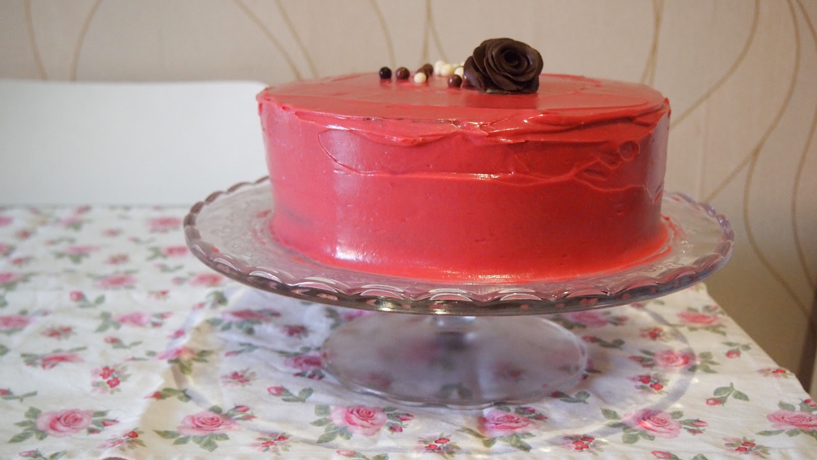 EL PLACER DEL HACER: Pastel de chocolate rosa que el amor se posa