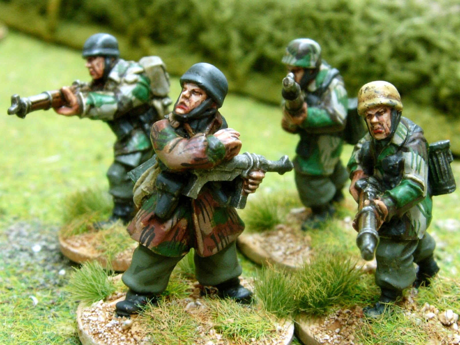 Wargaming with Silver Whistle: GERMAN SPLINTER CAMO and ww2 table