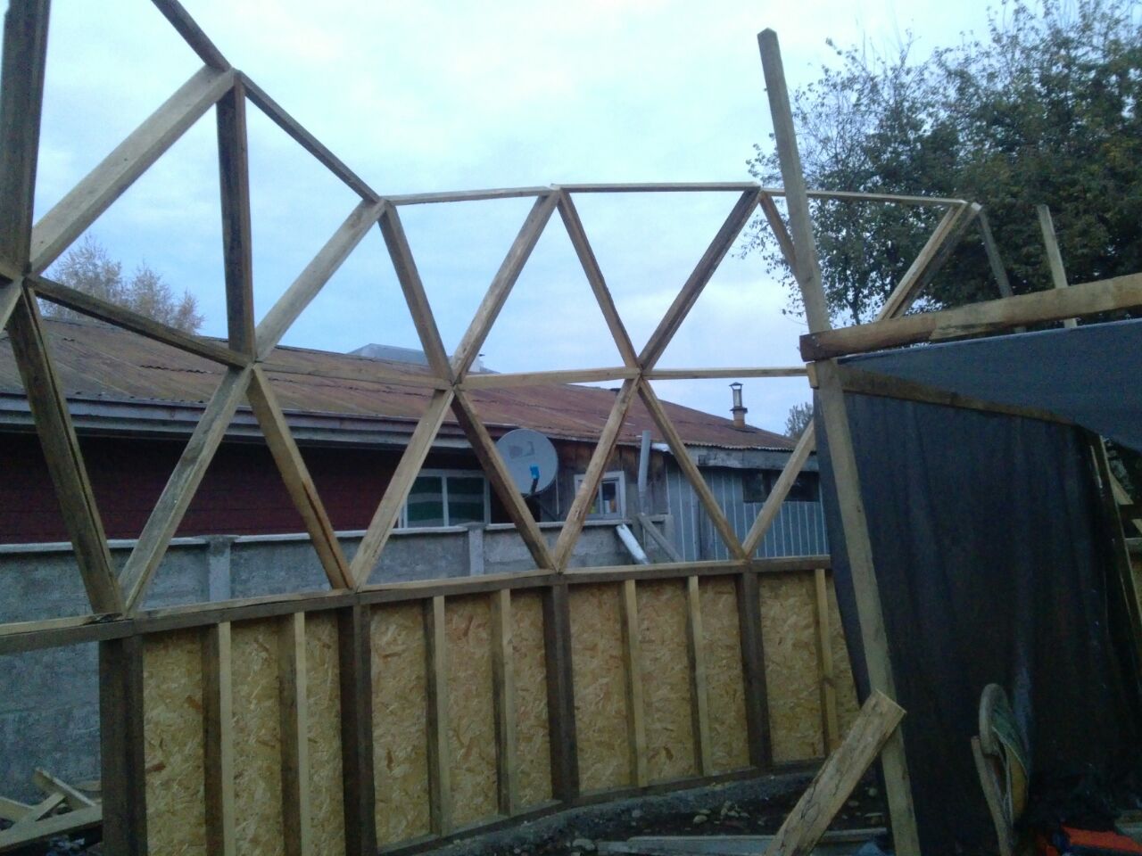 Nuestro Domo: Forro exterior con OSB