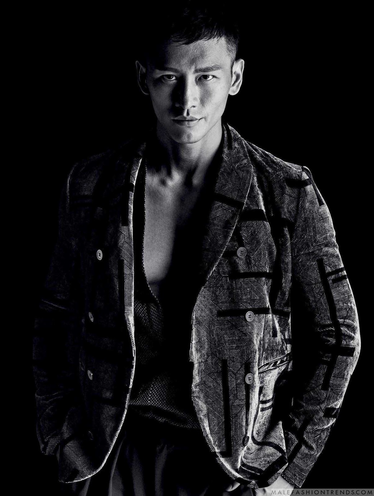 Gu Youming, el adonis en la oscuridad para Men's Folio Singapur