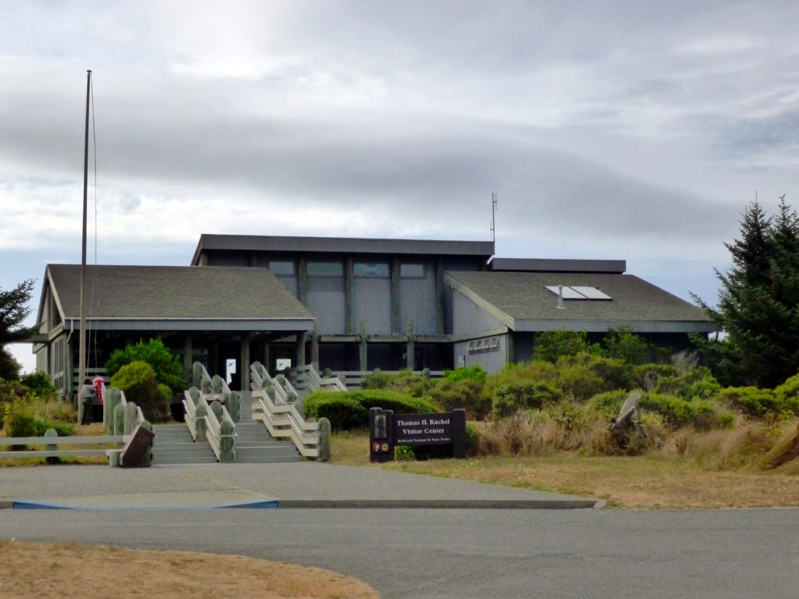 American Travel Journal: Visitor Centers - Redwood National and State Parks