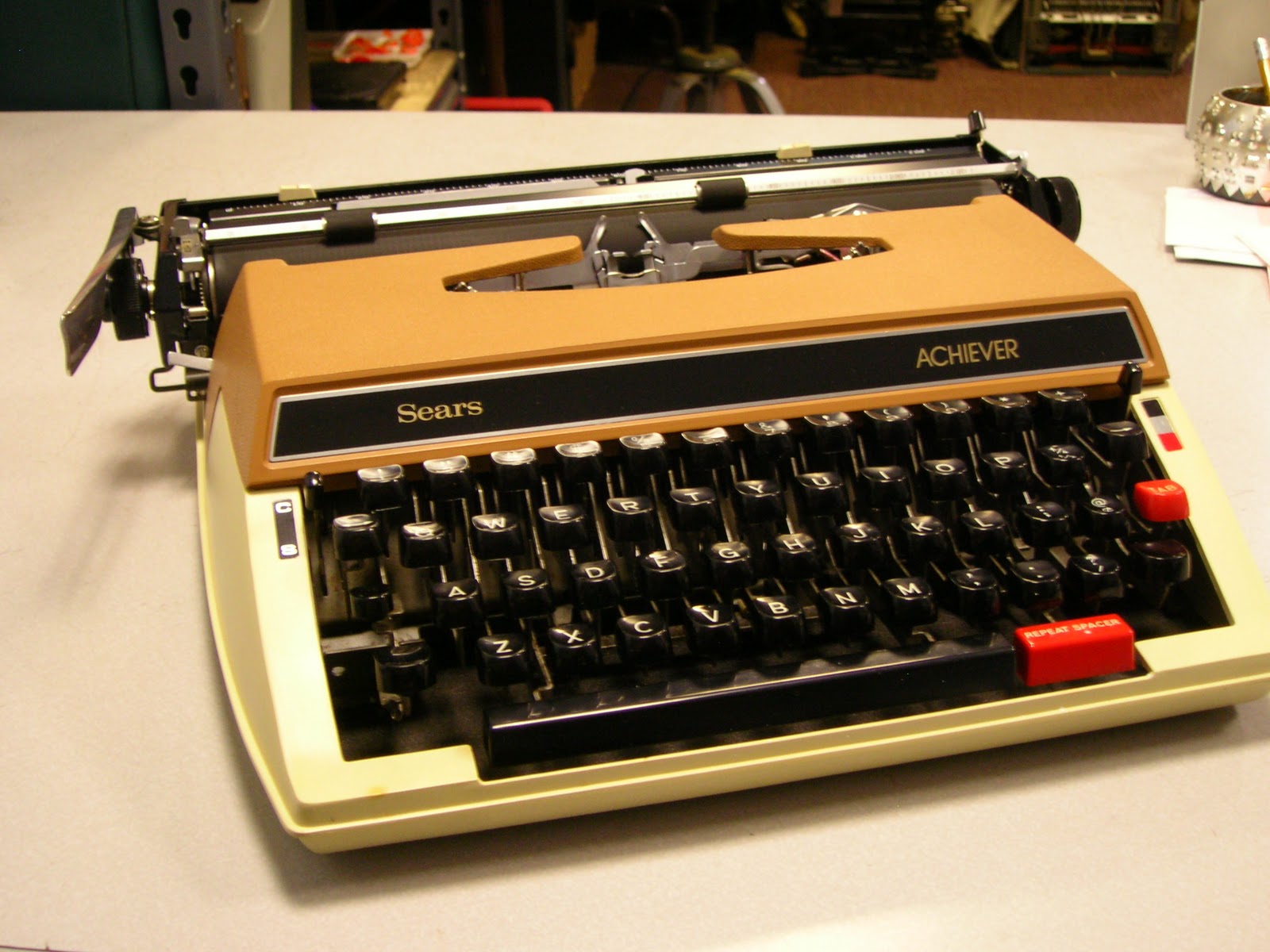 Life in a Typewriter Shop: Lots Of Typewriters Under the Tree