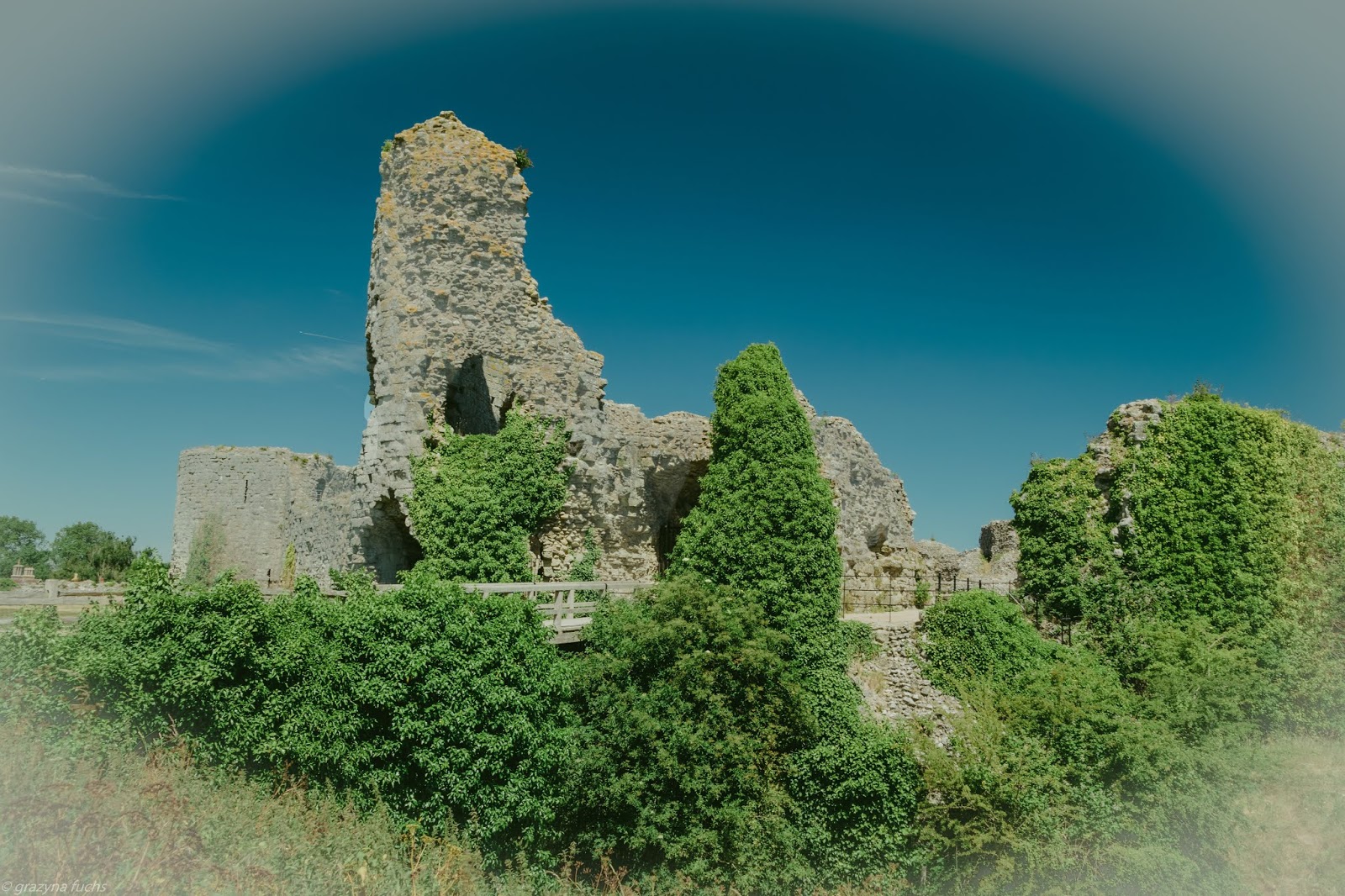 Enjoy your time with beautiful places: Pevensey Castle