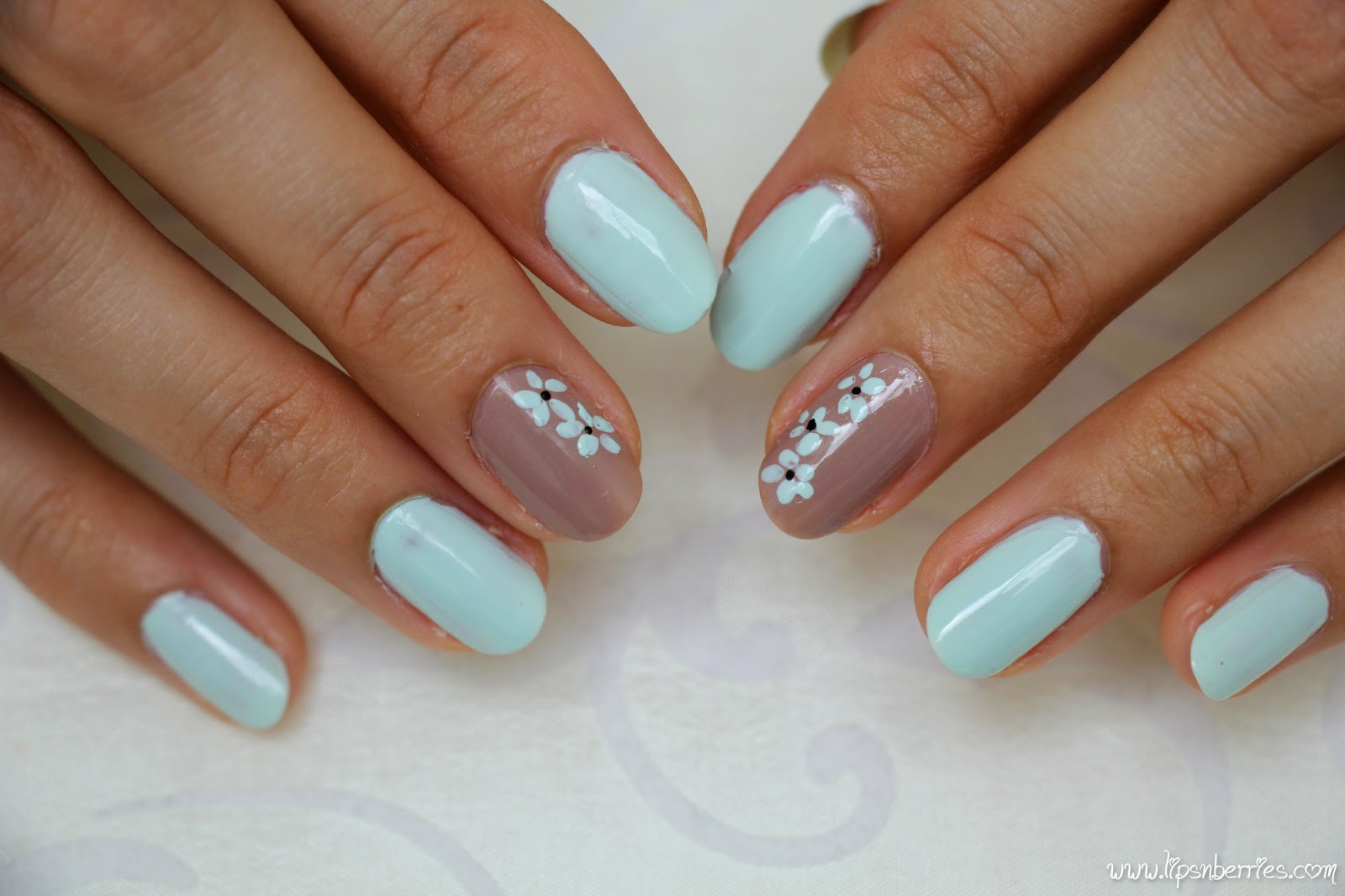 Pastel Mint Nails | LIPS n BERRIES