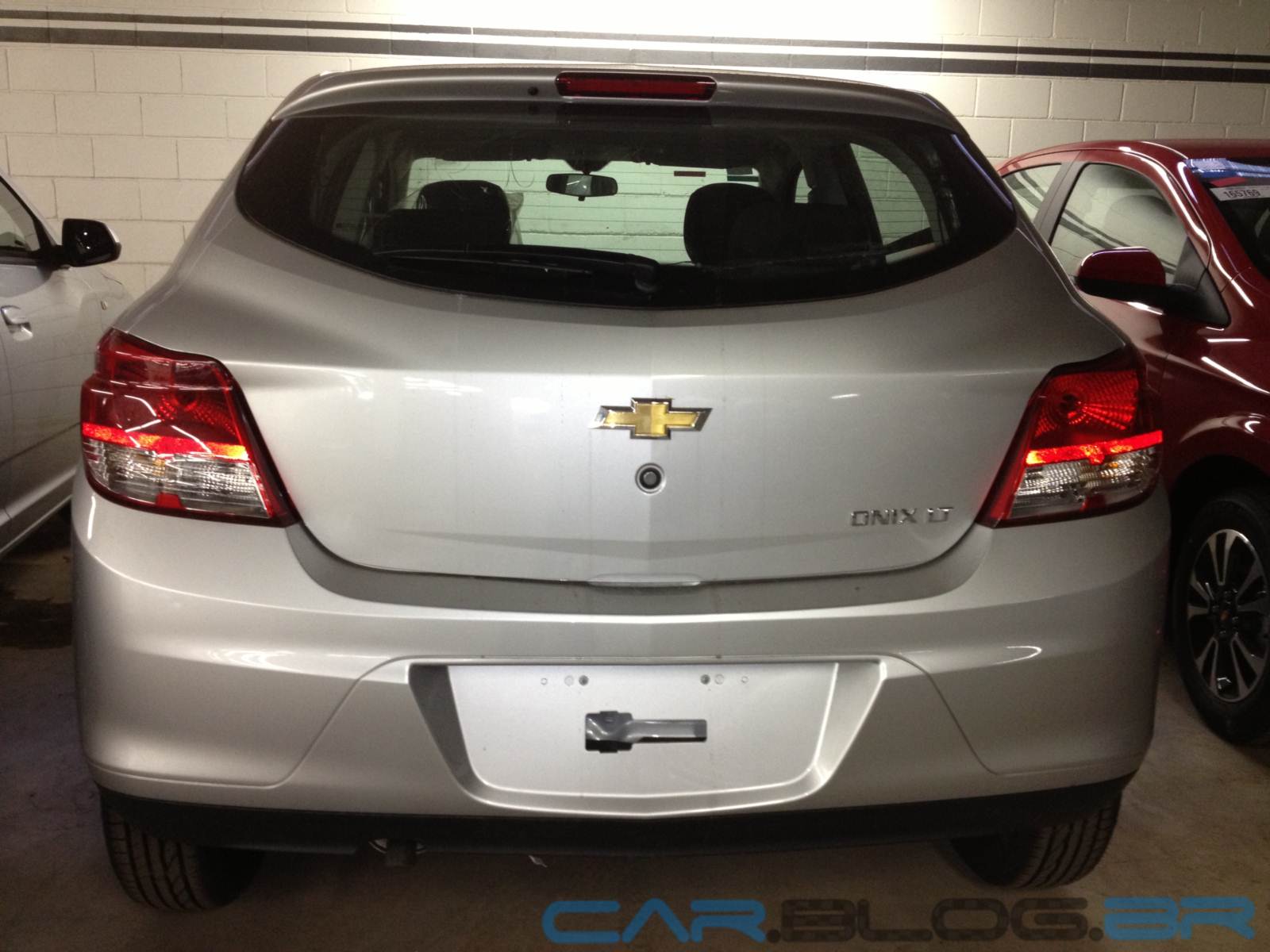 Chevrolet Onix LT 1.0 e LTZ 1.4 já estão nas concessionárias