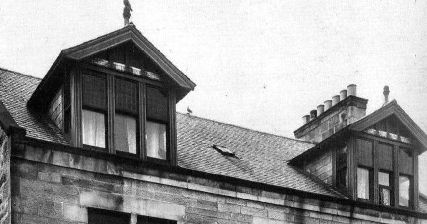 Tour Scotland: Old Photograph Victoria Hotel Portknockie Scotland