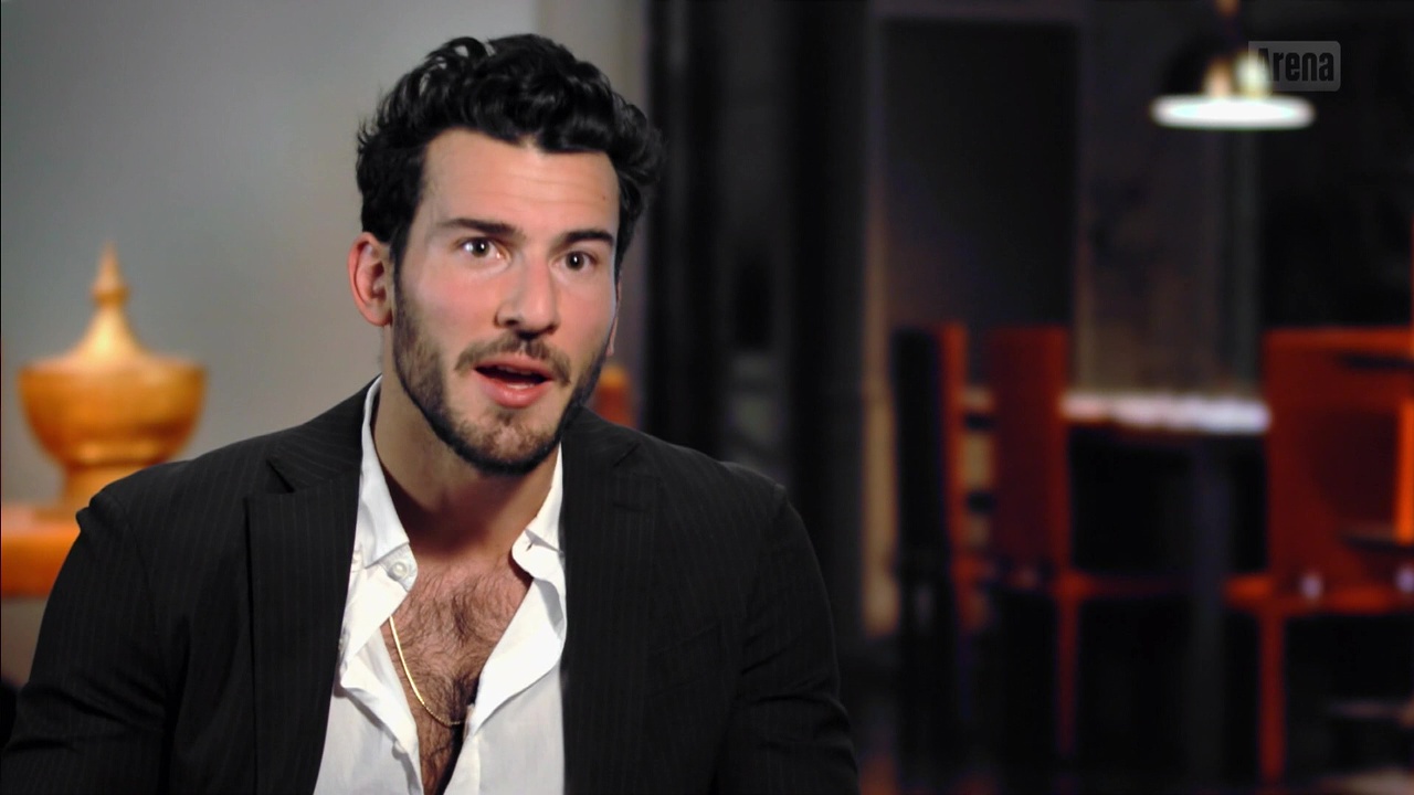 ausCAPS: Steve Gold shirtless in Million Dollar Listing New York 7-01 ...