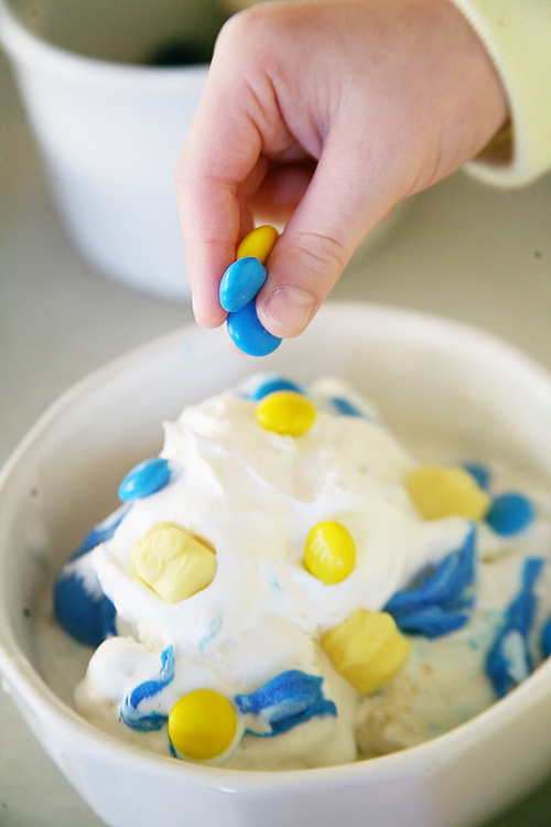 Magnolia Mamas : Minions Movie Night