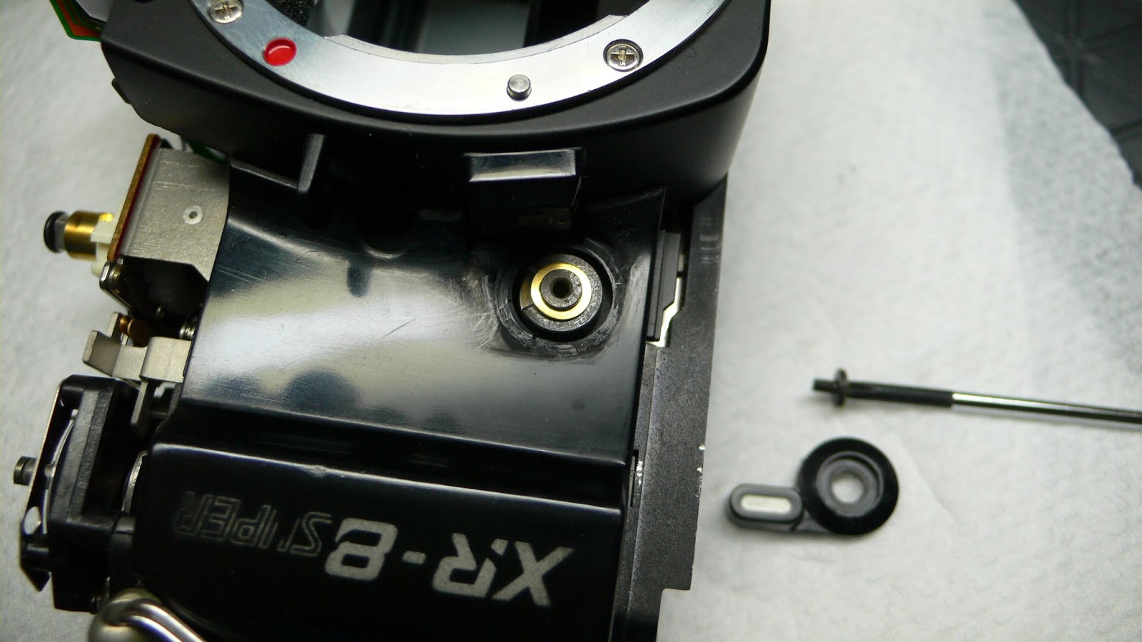 路 傍 の 砂 利: How to remove the self timer lever RICOH XR-8 のセルフタイマー・レバー