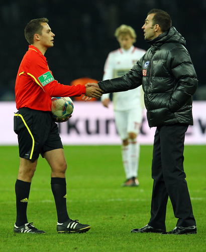 Andebol e Arbitragem: O ÁRBITRO: UM EXEMPLO?