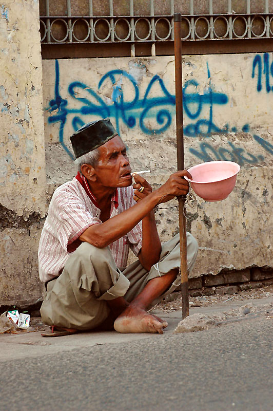 H. Abdul Wahab Naf'an, MA: Ahli Nahwu dan Pengemis