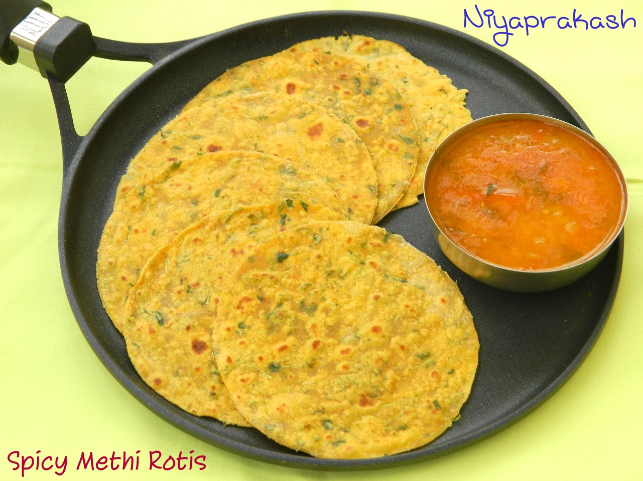 Niya's World: Spicy Methi Rotis