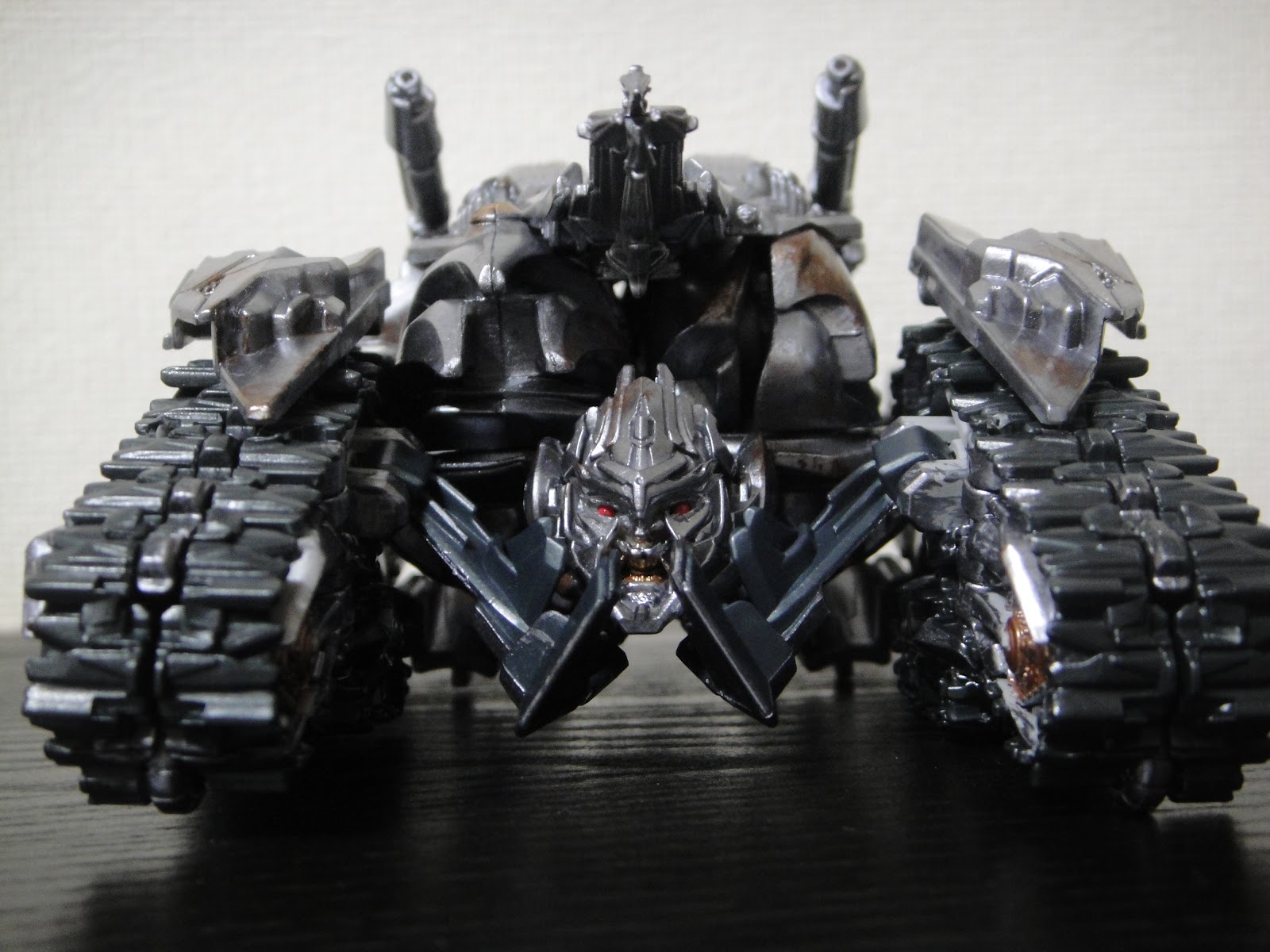 メガトロン（スタジオシリーズ）リペイント Transformers Studio Series Megatron Custom Repaint